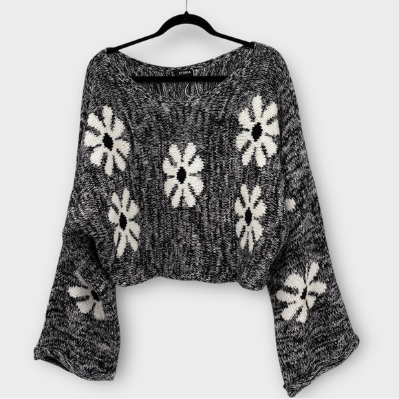 Storia | Sweaters | Storia Cropped Oversized Daisy Flower Sweater In ...